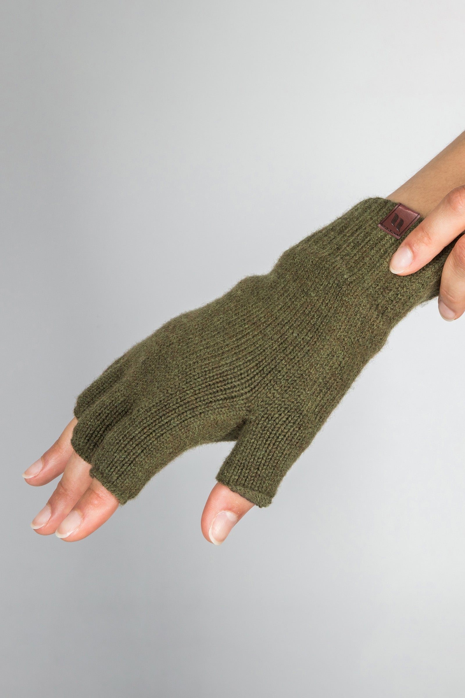 Back On Track Half Finger Gloves Olive S/M – horze